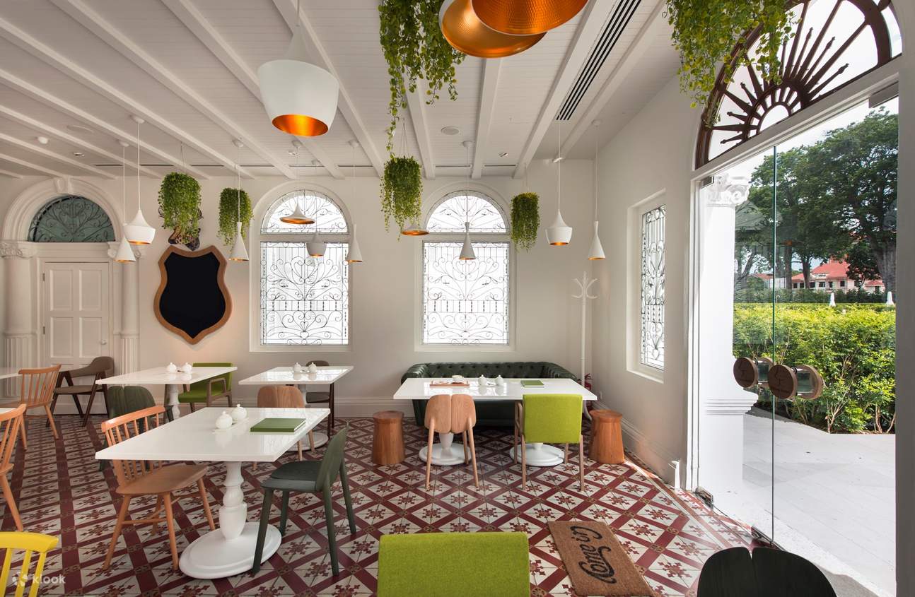 Guest Lounge in Macalister Mansion