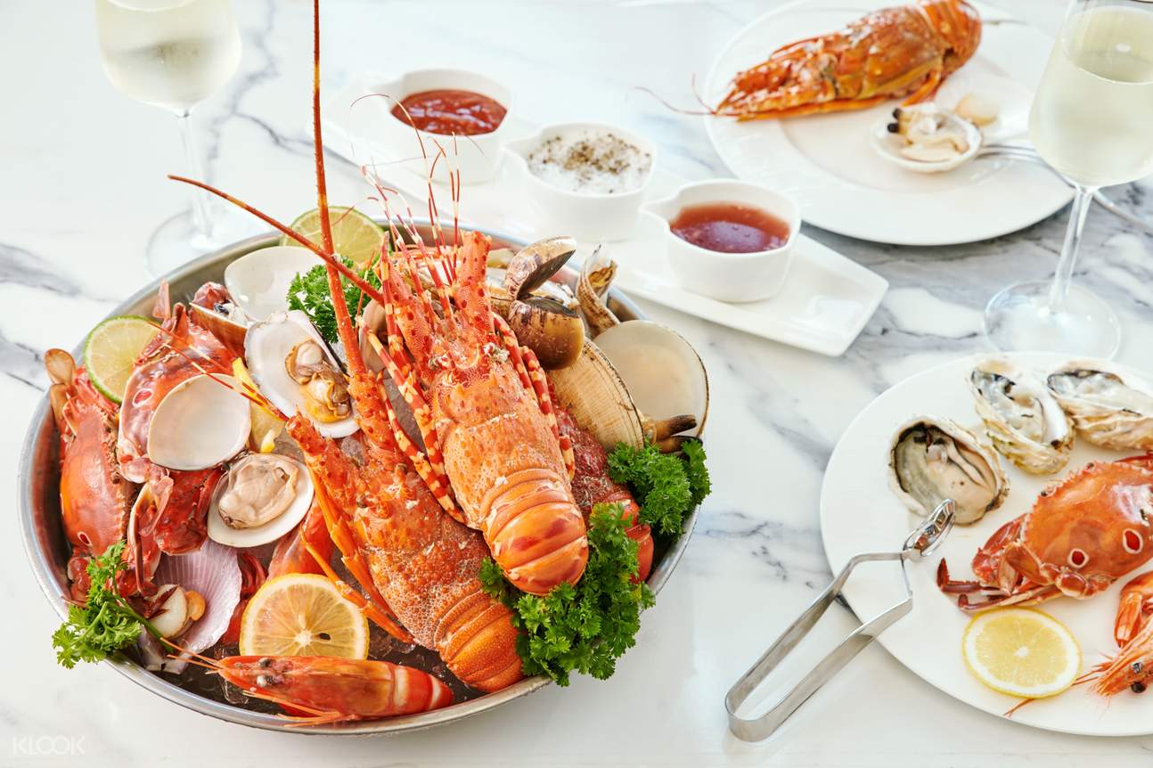 Cold Seafood Tower at Sheraton Grand Da Nang (The Grill Restaurant)