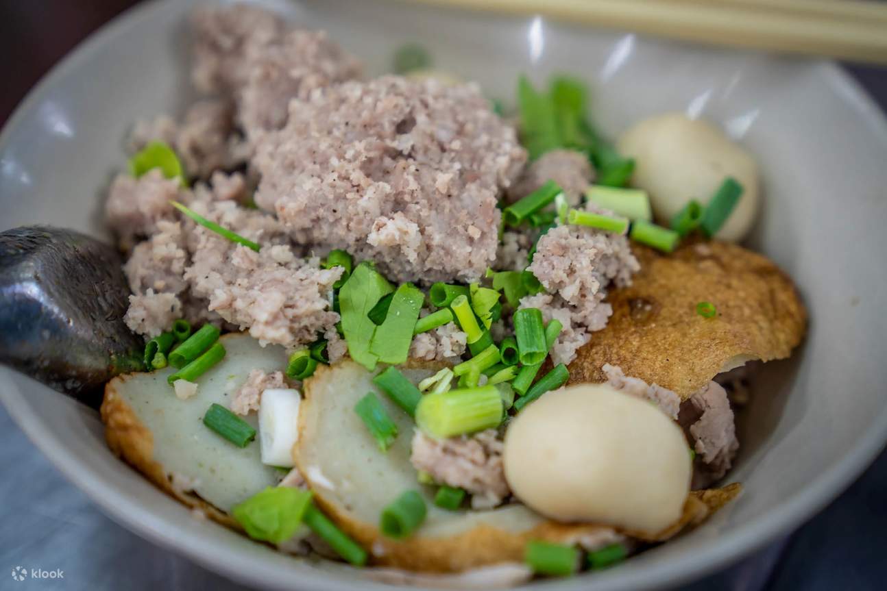 Rung Reung Noodle in Sukhumvit 26 - Michelin Bib Gourmand