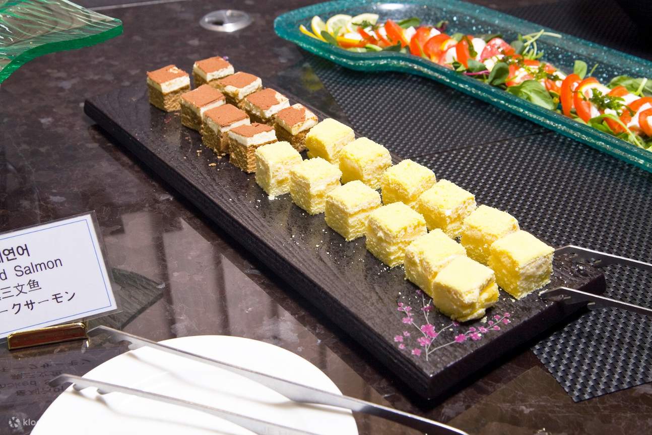 Daisy Restaurant Buffet and Afternoon Tea at Days Hotel Myeongdong in ...