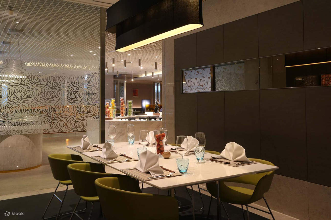 Reservation for La Seine Lunch and Dinner Buffet at Lotte Hotel World ...