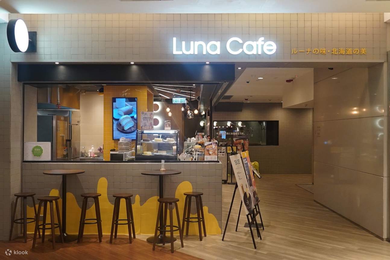 Cheese Cake and Dessert Sets at Luna Cafe in Tsim Sha Tsui, Hong Kong ...