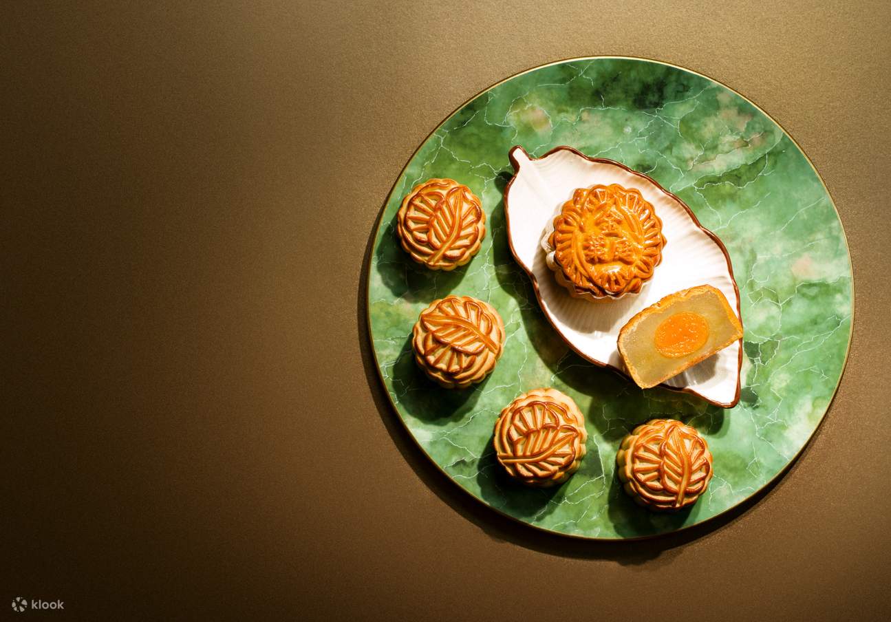 【Mooncake Offers 2022】Conrad Hong Kong | Golden Leaf Gourmet Mooncake ...