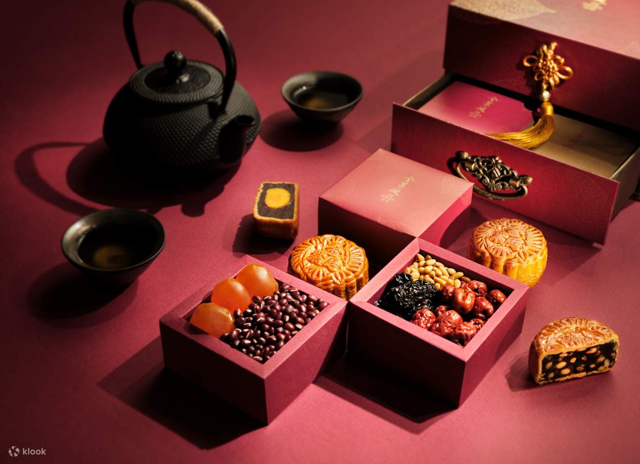 【Mooncake Offers 2022】Conrad Hong Kong | Golden Leaf Gourmet Mooncake ...