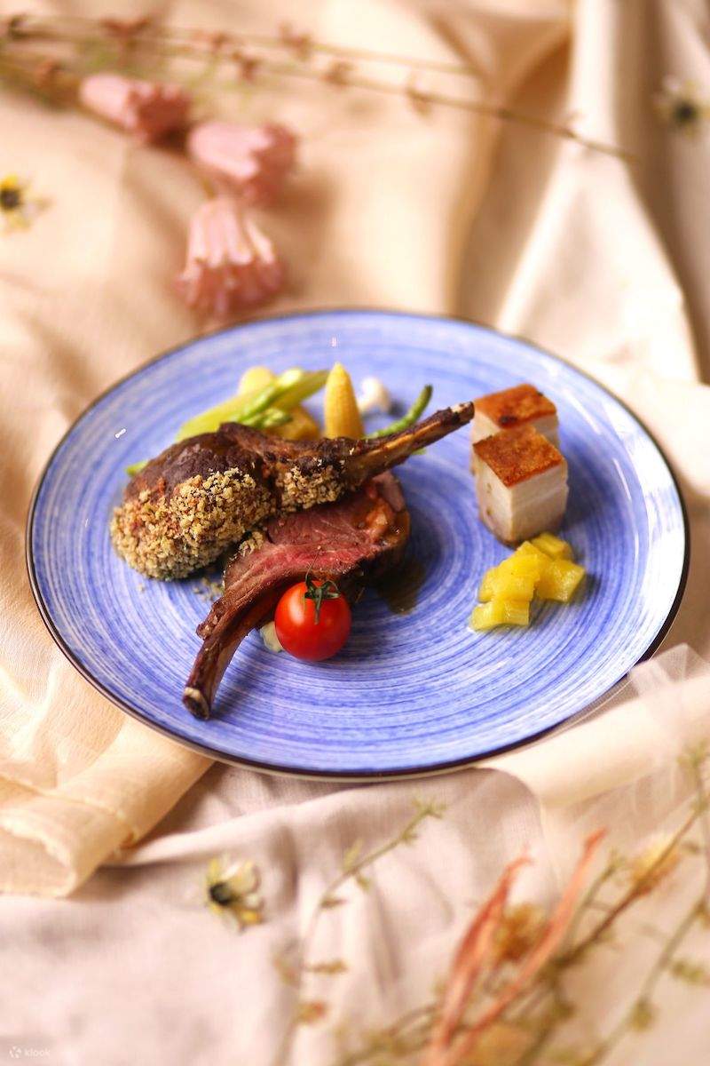 Waterfall Lounge at Furama RiverFront