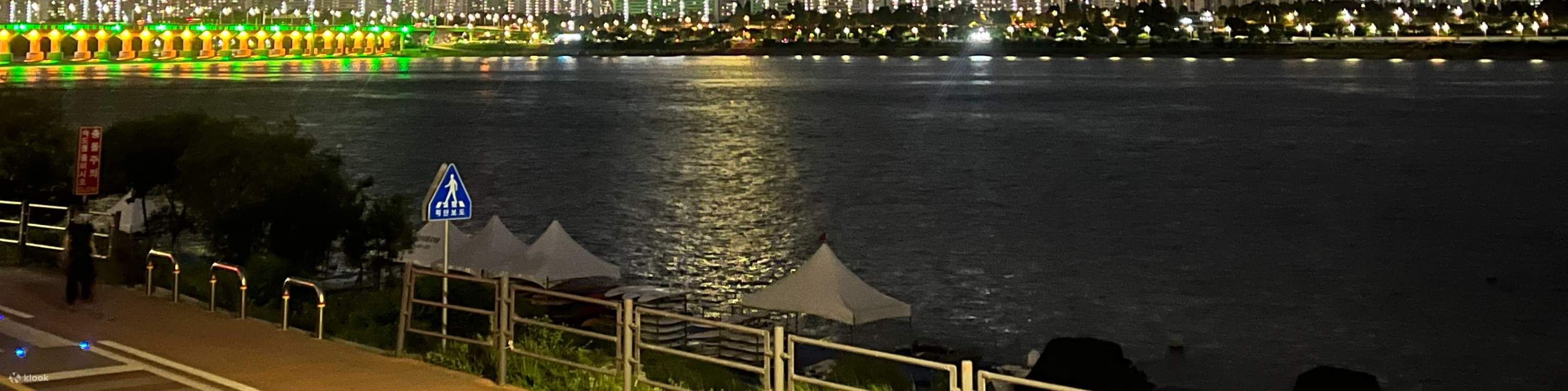 Stand Up Paddle Board (SUP) and Kayak Activities in Han River - Klook