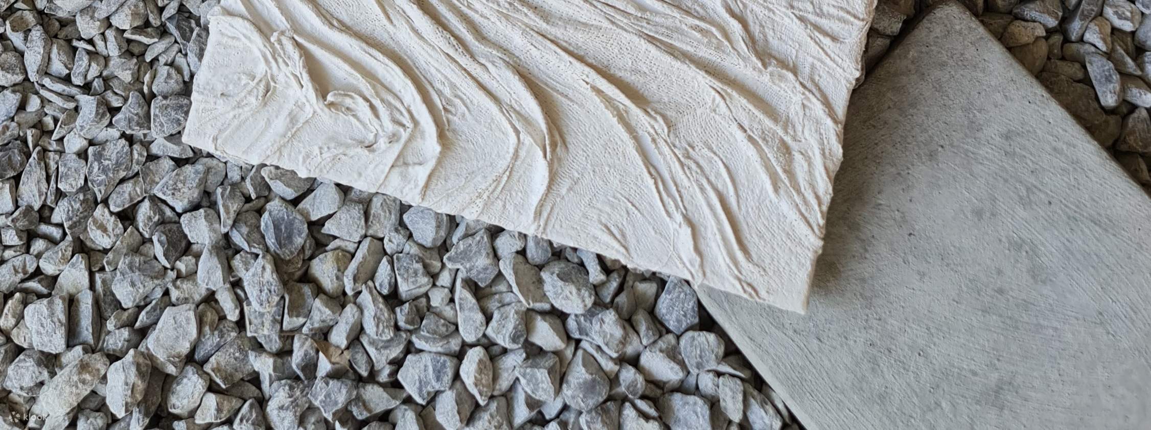 Art Pouring & Textured Fabric Art Workshop in Kuching - Klook