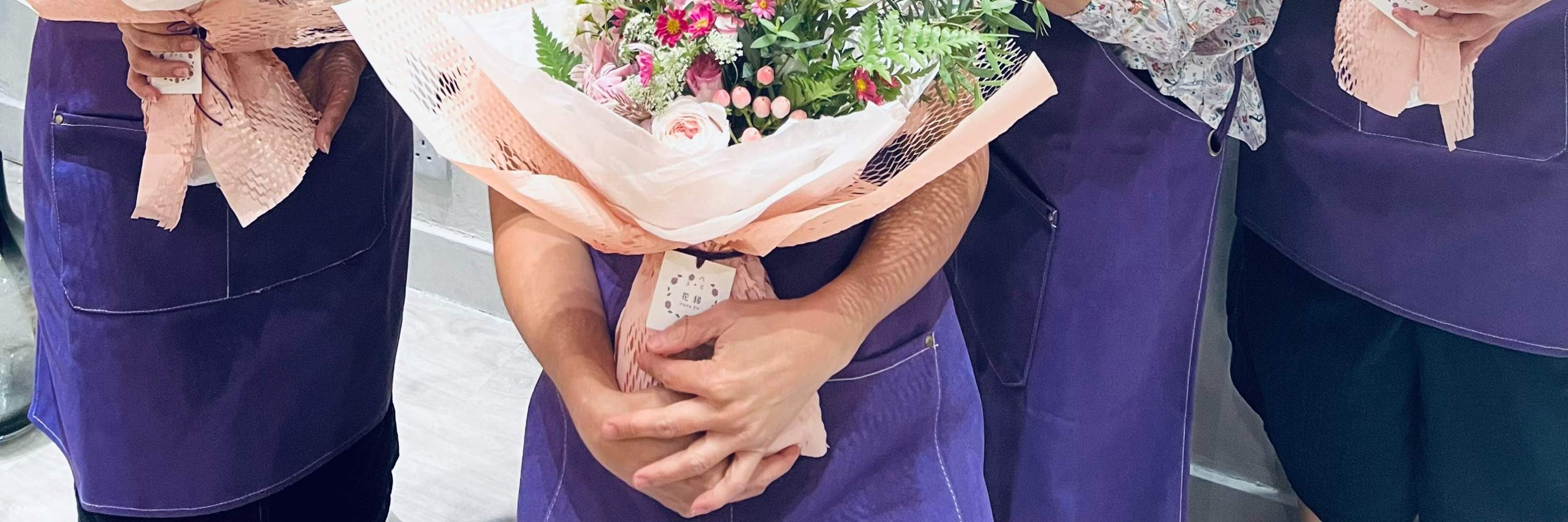 Little Bouquet Arrangement Hana En: Elegant Miniature Floral Decor ...