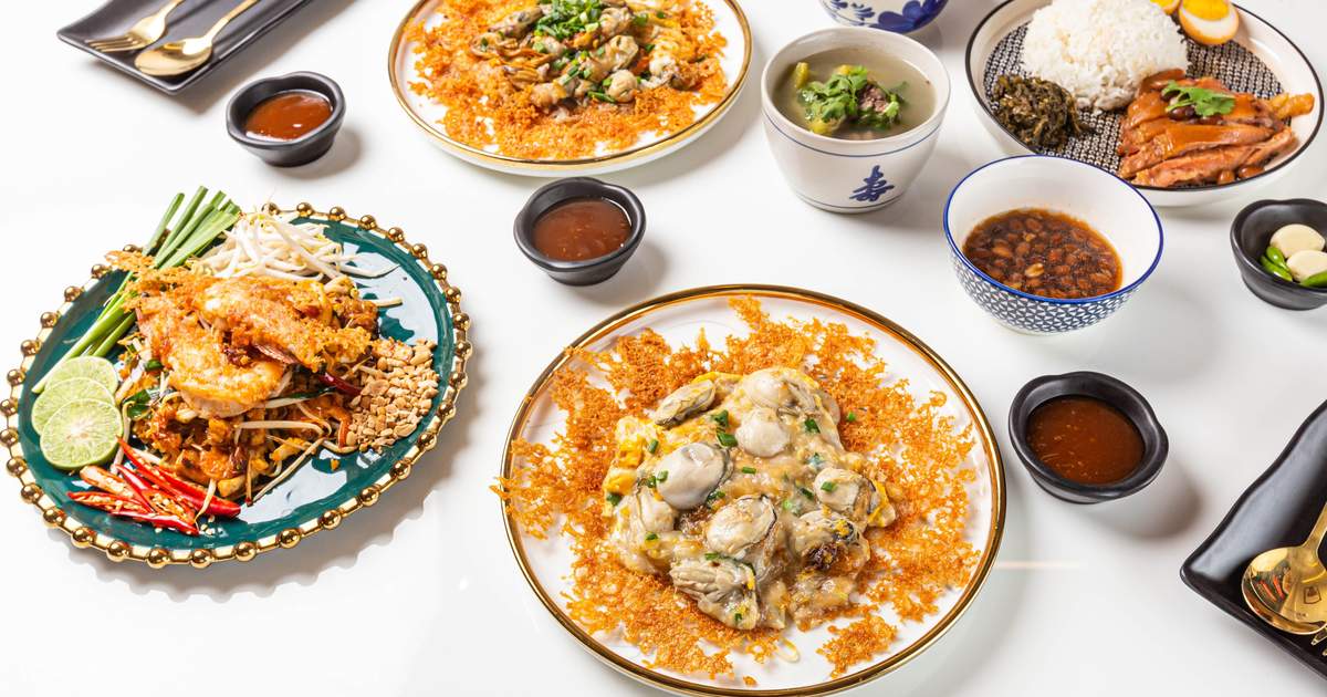 Heng Hoi Tod Chaw Lae (Heng Crispy Oyster Omelette) Ekkamai 14 in ...
