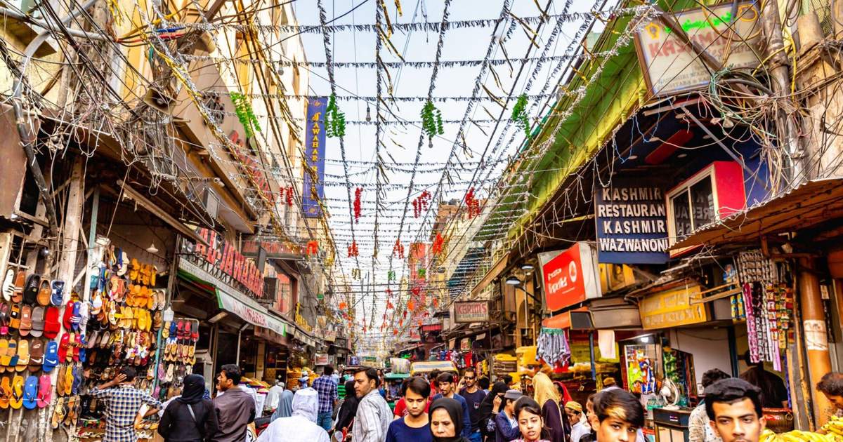 Menjelajahi Pasar Mumbai yang Ramai: Guided Tour dengan Berjalan Kaki ...