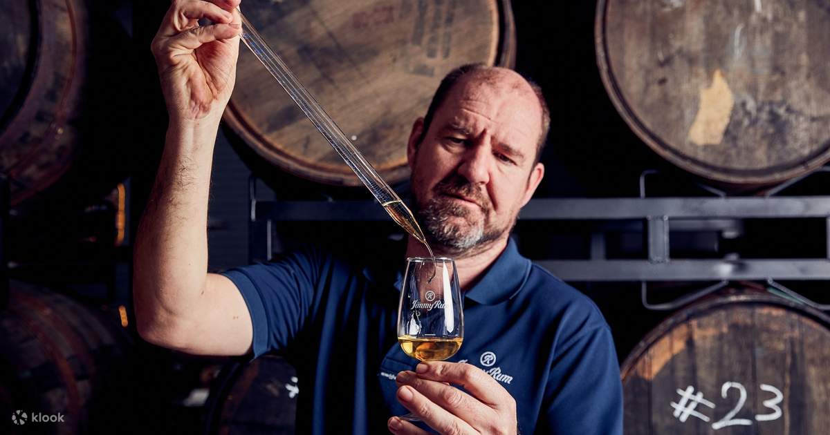 Getränkeverkostung im Jimmy Rum Distilling Experience - Klook Deutschland