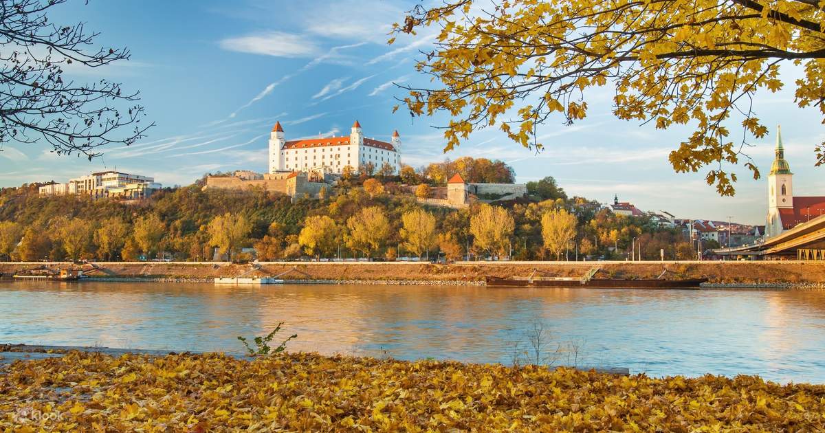Vienna: Tour Bratislava và Lâu đài Devín qua Hainburg cùng Hướng dẫn ...