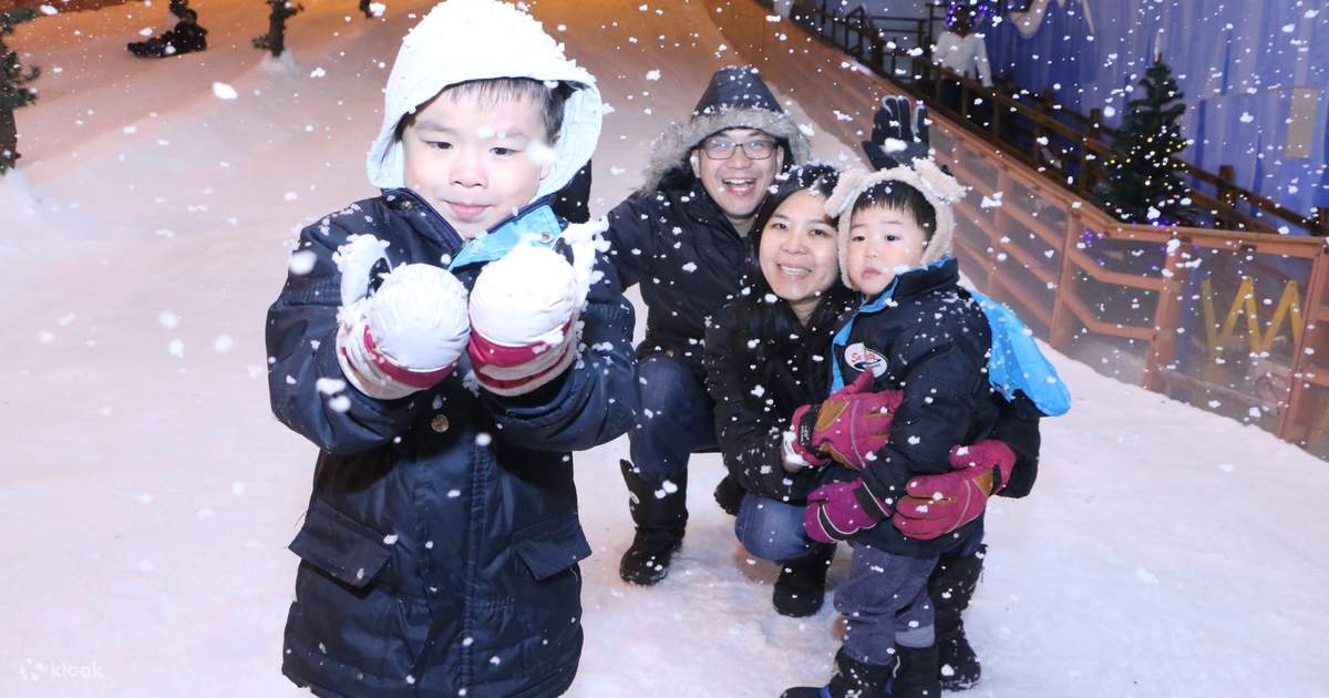 Snow Play Session in Snow City Singapore - Klook Singapore