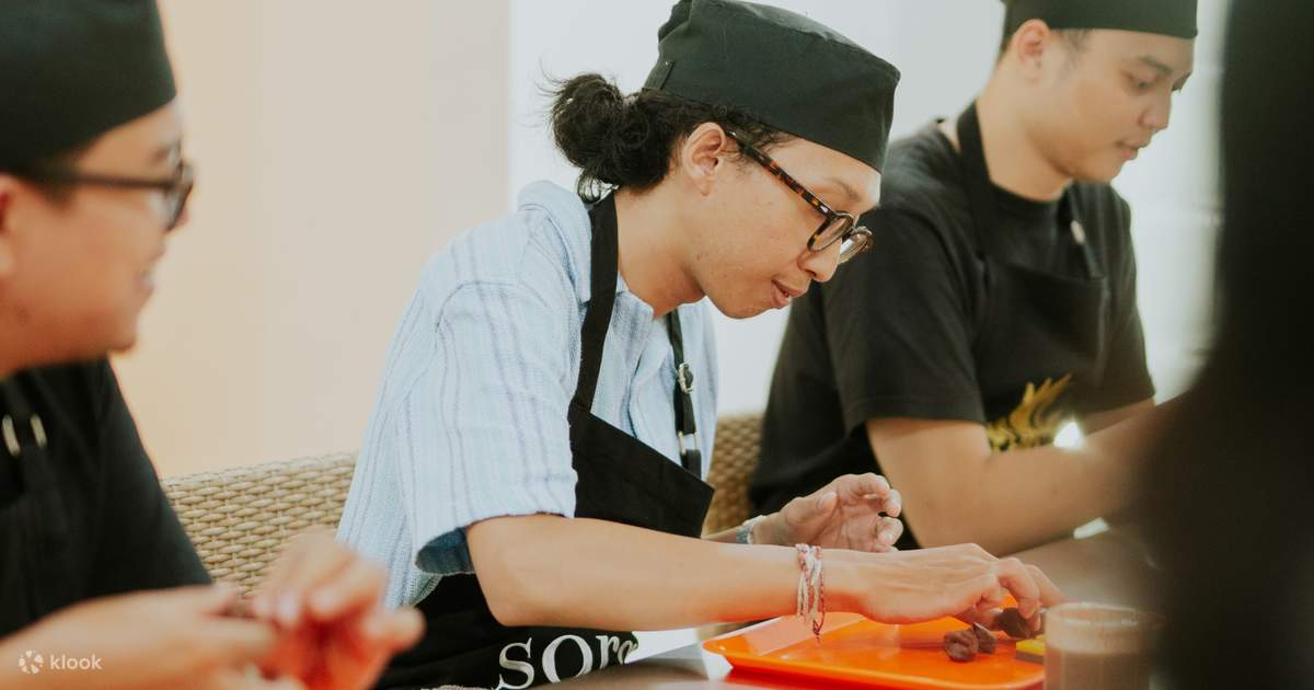 Artisanal Chocolate Crafting Experience di Sorga Chocolate Bali - Klook ...