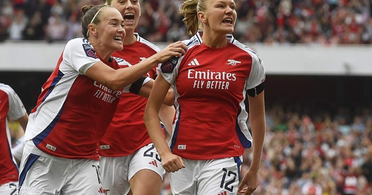 Arsenal Women v Manchester City Women - Klook