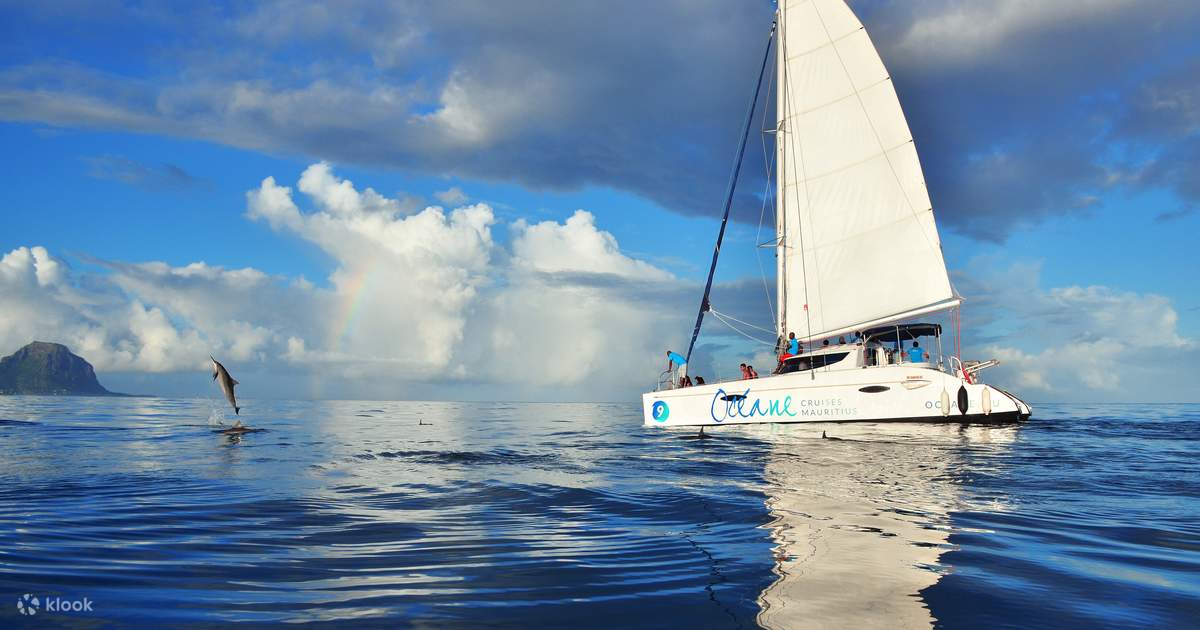 Crystal Rock & Île aux Benitiers Full-Day Catamaran Cruise dengan ...