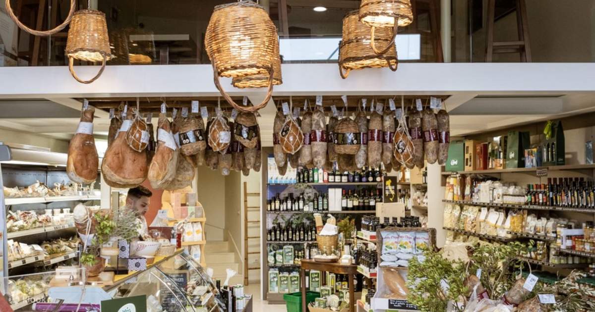 Pengalaman Mencicipi Capocollo dan Anggur di Martina Franca - Klook ...