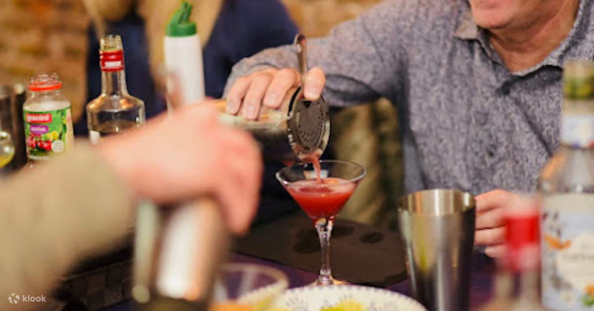 Cocktail Master Class with Tapas Experience in Barcelona - Klook Singapore