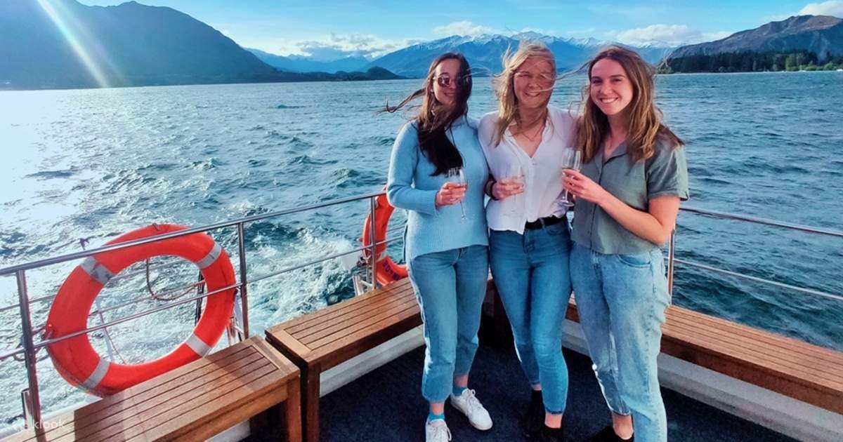 1 Hour Happy Hour Cruise on Lake Wanaka - Klook Singapore