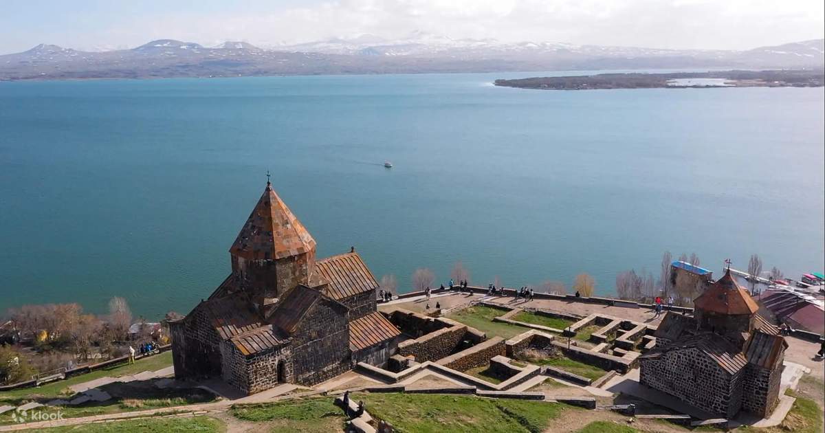 Excursion en petit groupe au temple de Garni, à Erevan et au lac Sevan ...