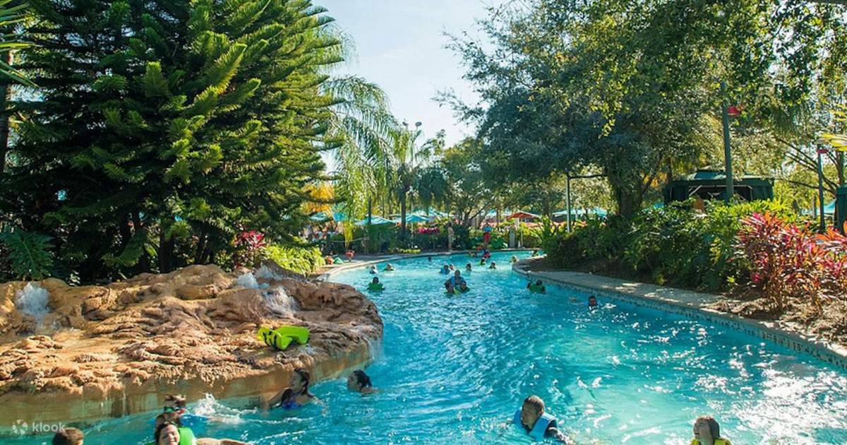 does aquatica have heated pools