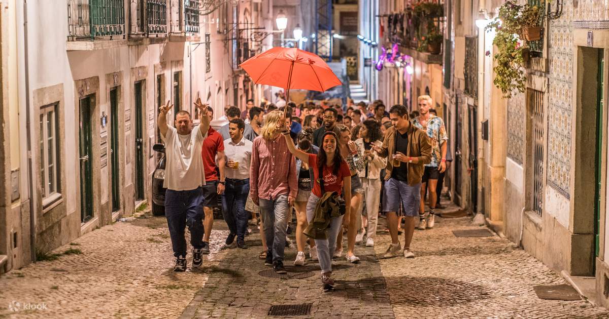 Lisbon Wild Pub Crawl - Klook Canada