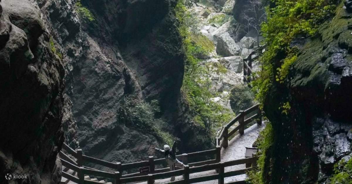 One-day tour of Wulong Tiankeng Three Bridges and Longshui Gorge Ground ...