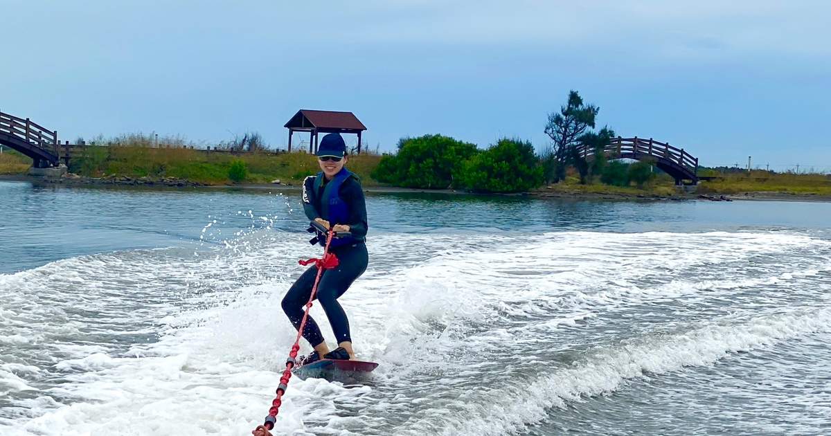Yunlin｜San Tia仑 Beach｜Wakeboard Experience - Klook United States