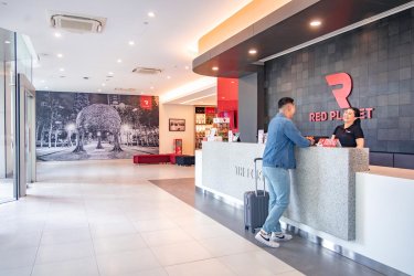 Red Planet BGC The Fort in Taguig | 2025 Updated prices, deals - Klook ...