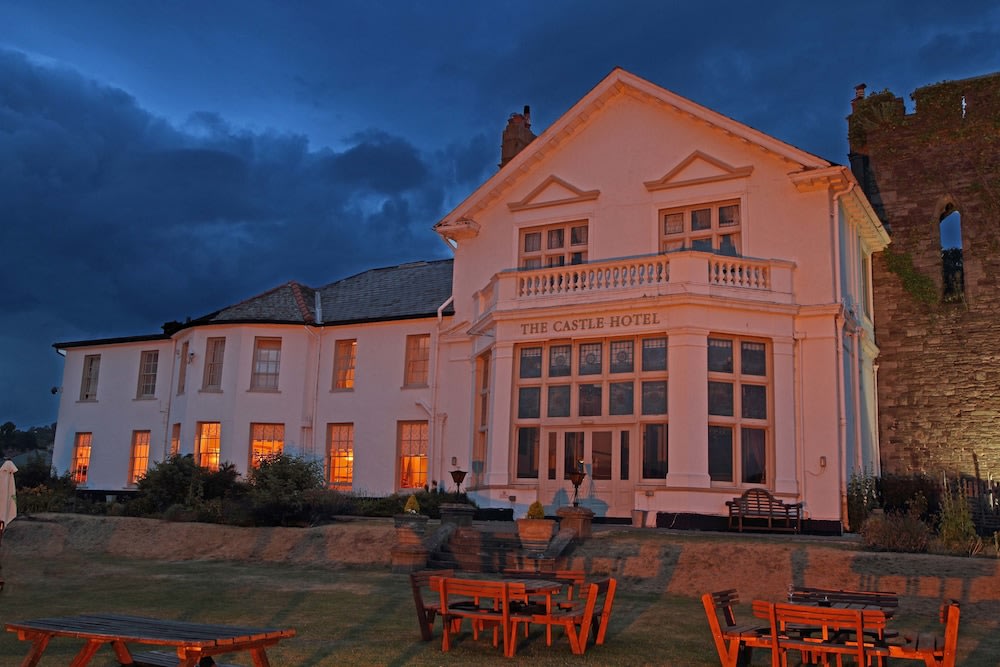 Brecon Castle Hotel - 2022 hotel deals - Klook United States