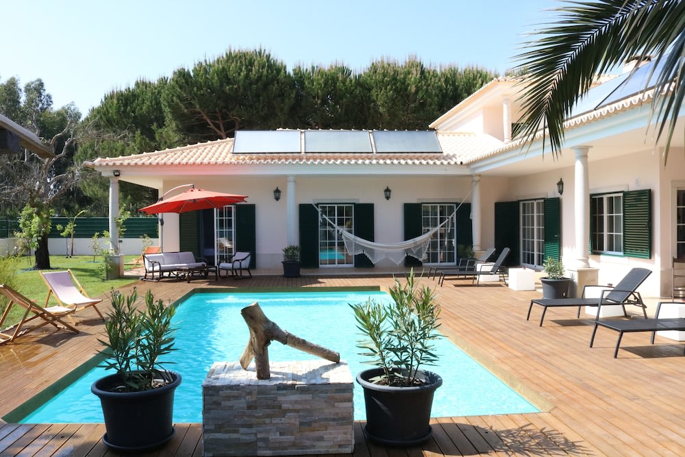 Buganvilia do Meco B&B Setúbal Peninsula - 2022 hotel deals - Klook ...