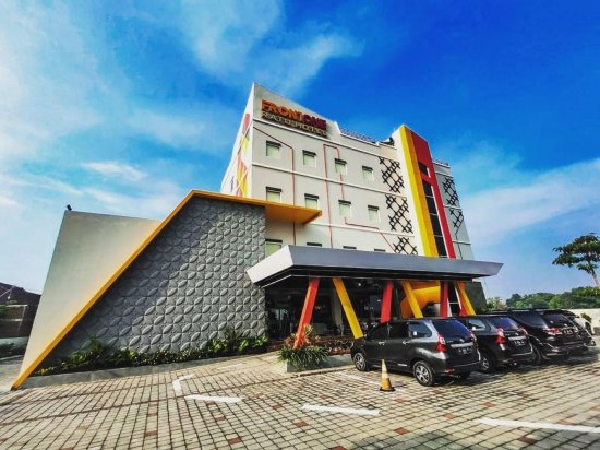 Front One Hotel Nganjuk Nganjuk - 2022 hotel deals - Klook United States