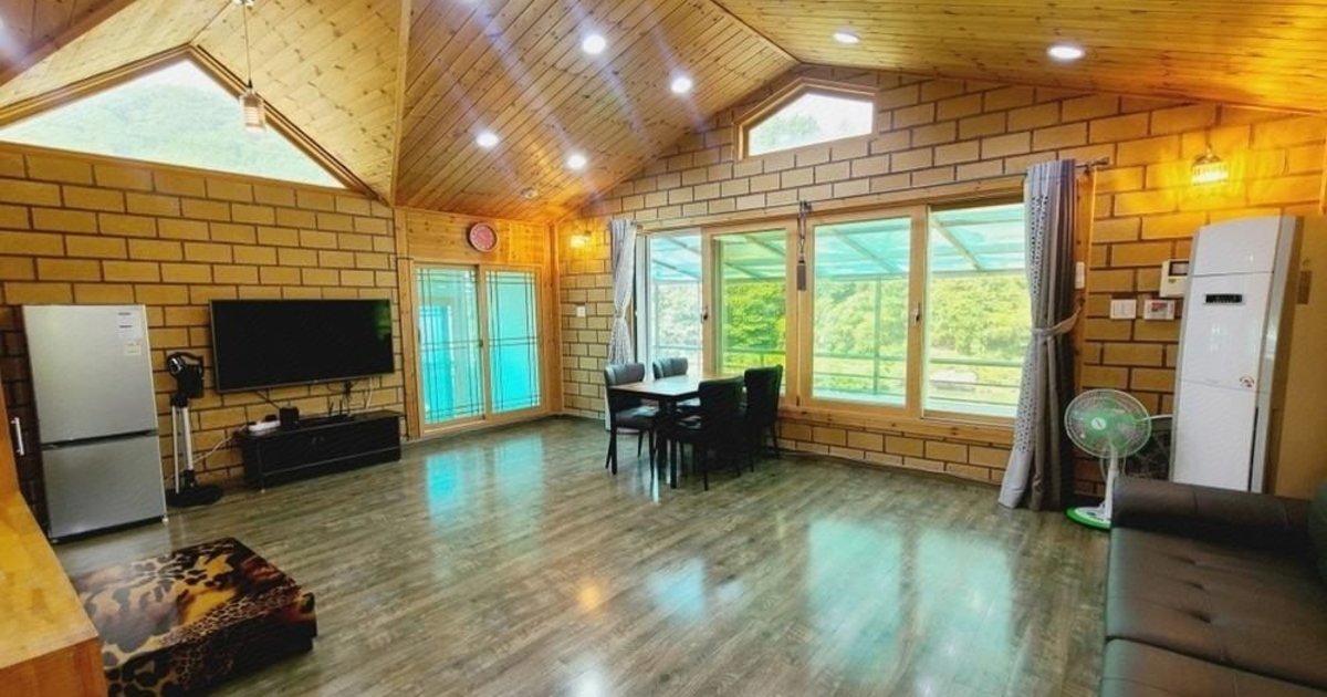 Gapyeong Chorok Jeongwon Gyegok Dokchae Pension in Gyeonggi-do | 2026 ...