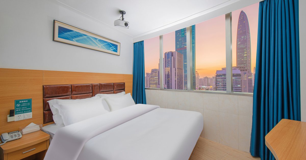 Shenzhen Platinum Holiday Hotel (Dongmen Old Street Subway Station) in ...