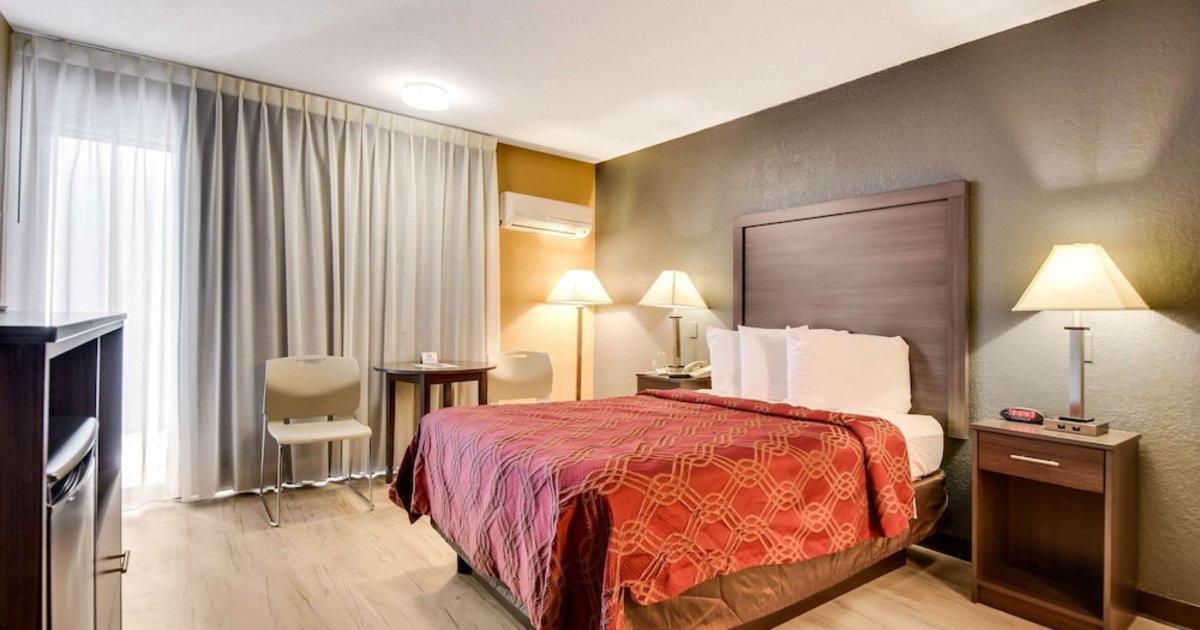 Econo Lodge Tampa near Busch Gardens in Tampa | 2026 Updated prices ...