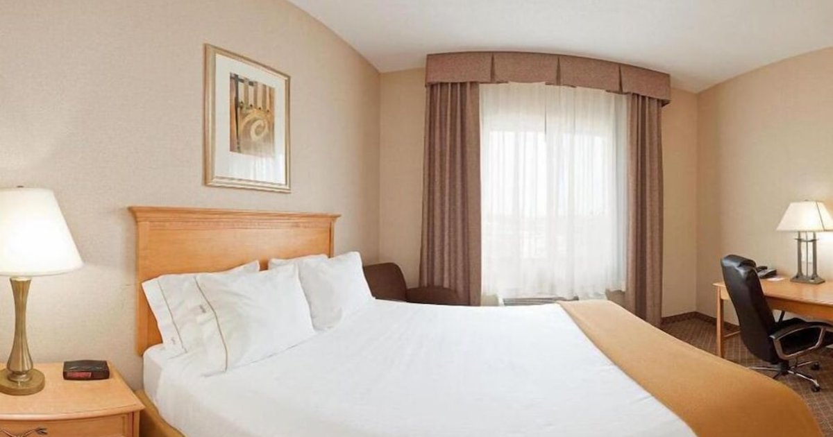 Holiday Inn Express & Suites Chesterfield by IHG in | 2025 Updated ...