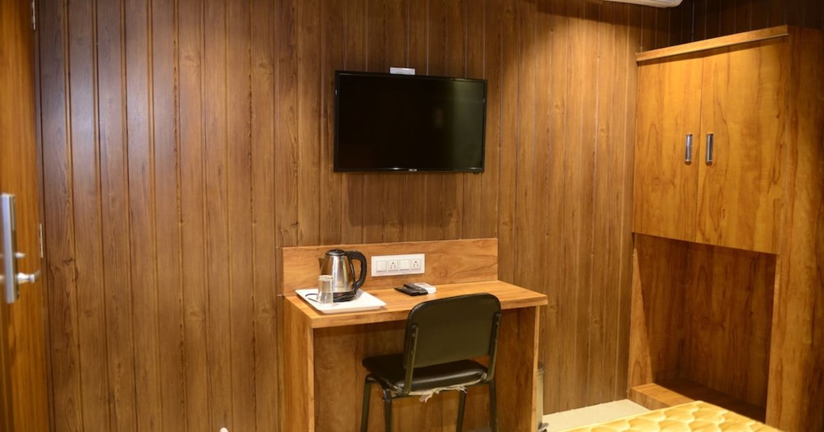 Hotel Malad Inn in | 2026 Updated prices, deals - Klook United States