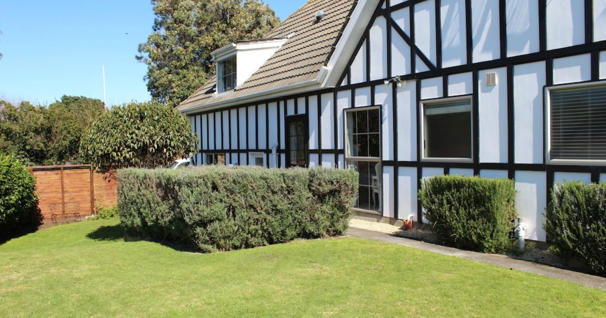 Tudor Manor Bed & Breakfast in Paraparaumu | 2025 Updated prices, deals ...