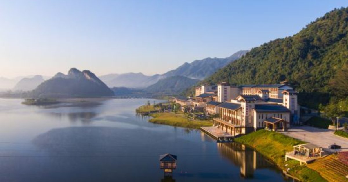 Qingyuan Baojing Palace Swan Lake Hot Spring Hotel in Qingyuan | 2026 ...