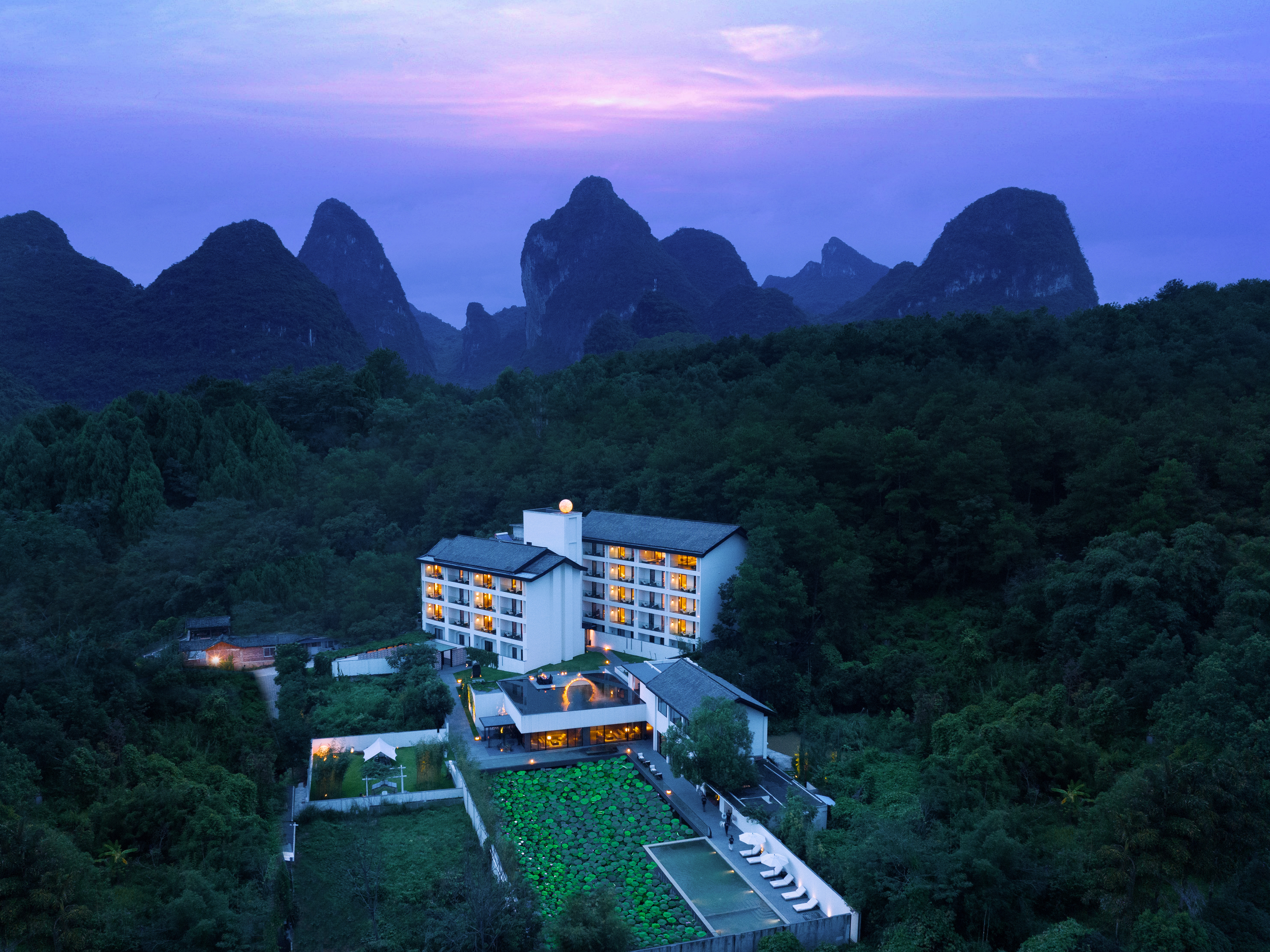 Guilin Yangshuo Nine Roots Star Luxury Hotel(Lijiang Branch) in Guilin ...