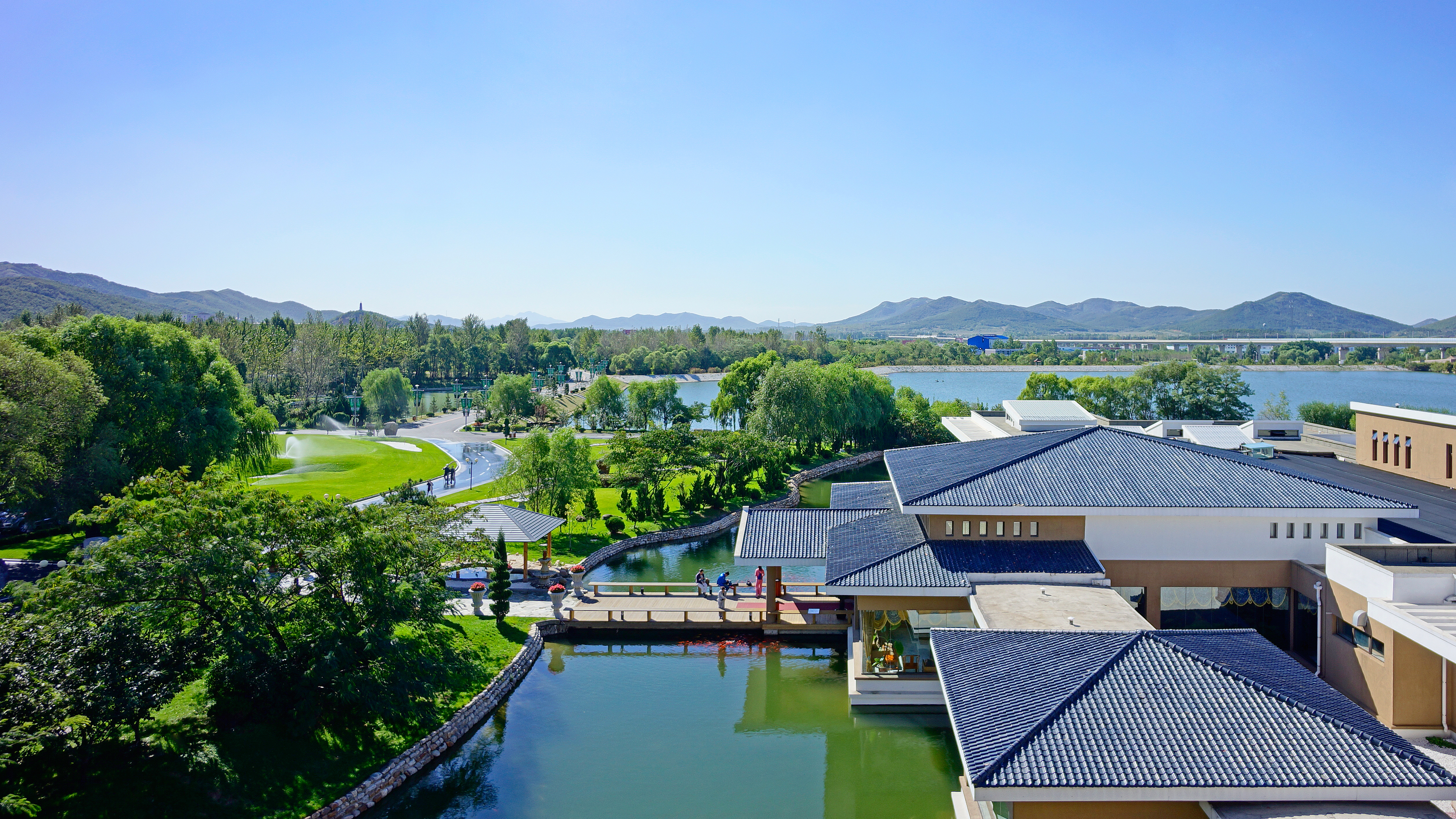 Ming Lake International Hot Spring Ski Resort Hotel in Dalian City ...