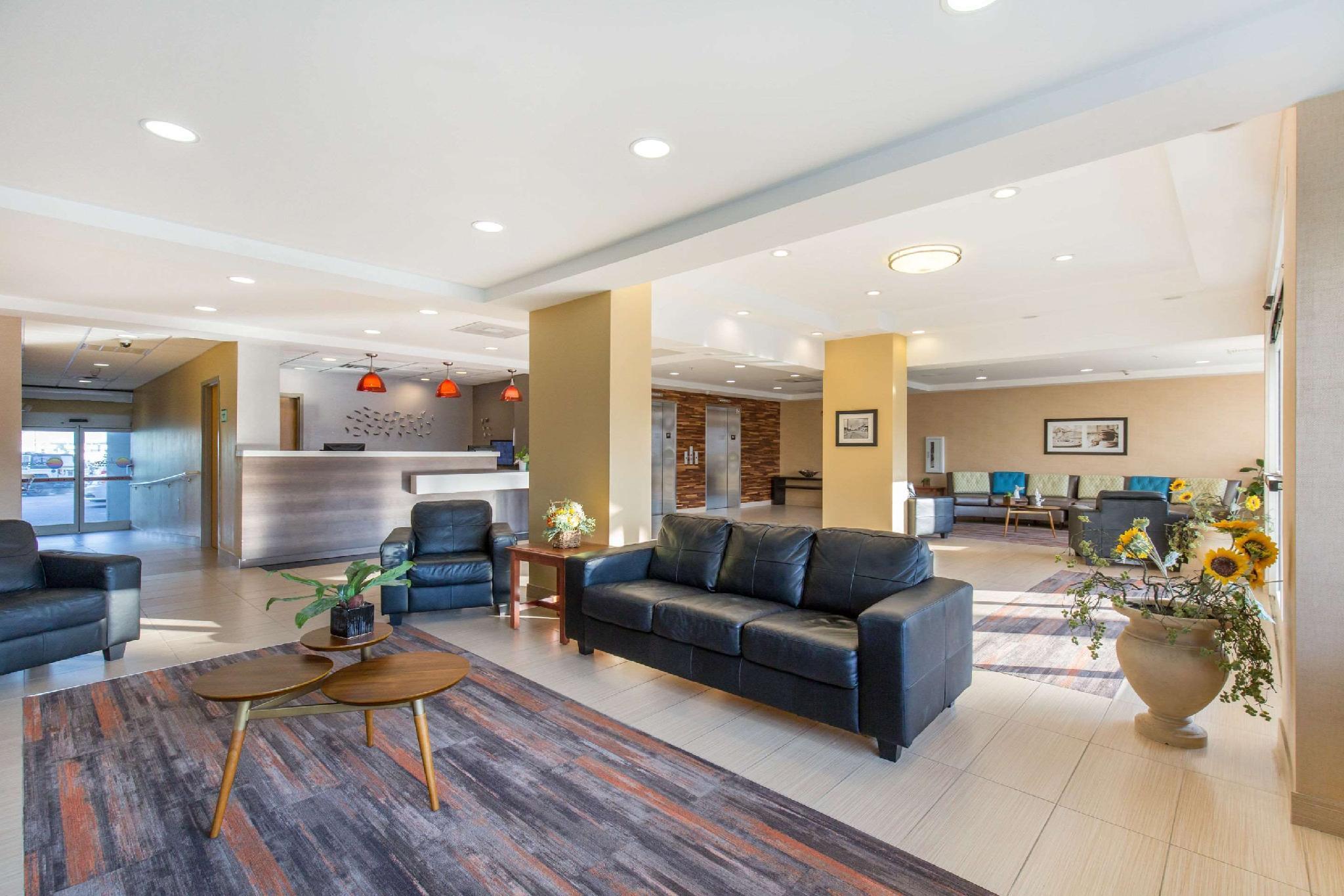 Gateway Hotel & Suites, Ascend Hotel Collection in | 2025 Updated ...