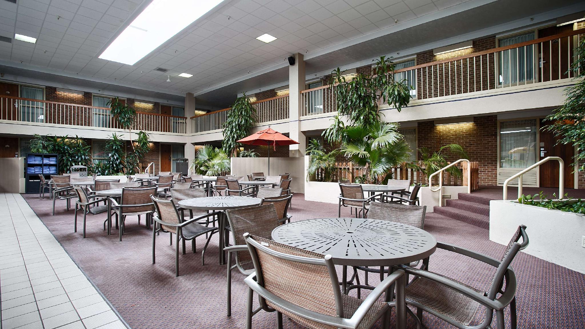 Best Western Plus Ramkota Hotel in Sioux Falls | 2023 Updated prices ...