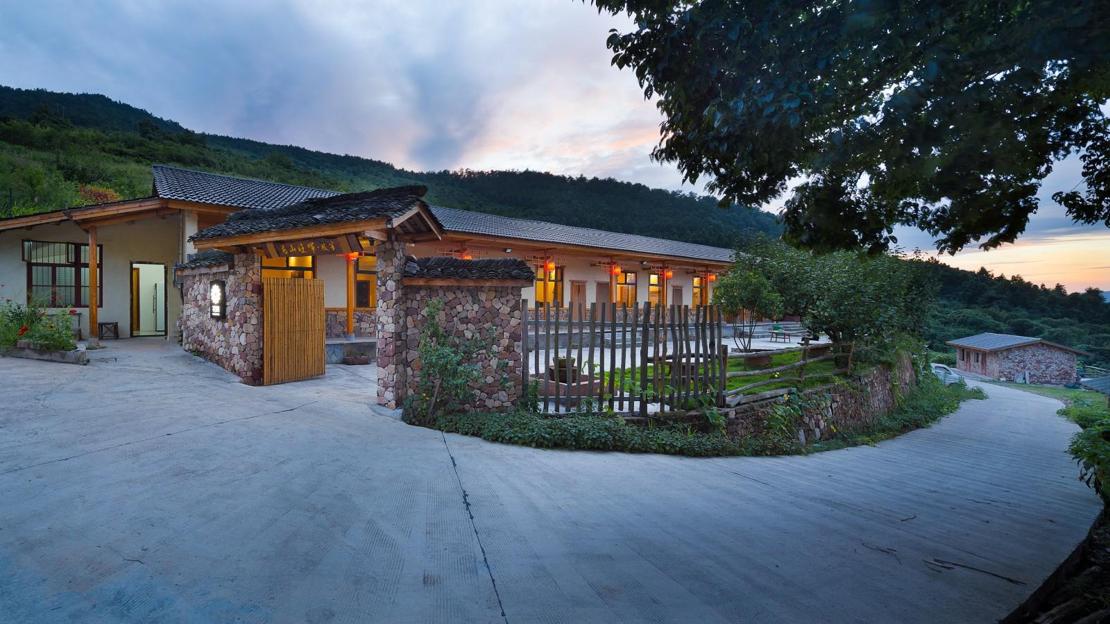 Floral Hotel Banpo Huiwang Mountain Residence in Zhangjiajie City ...