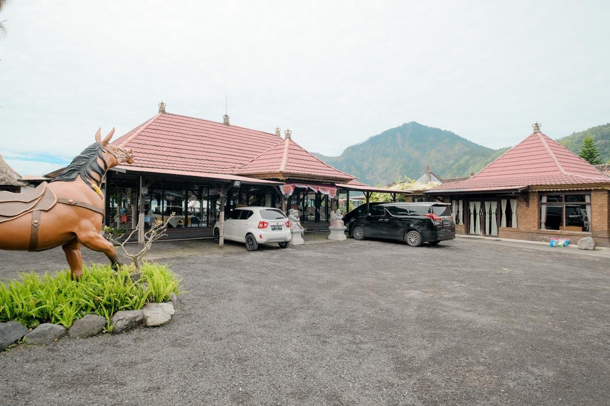 Resto Apung and Bungalow Kedisan Batur Lake View RedPartner in Bangli ...