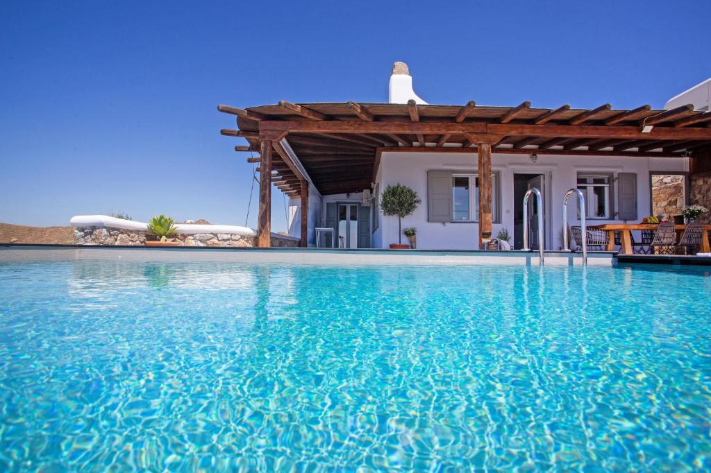 Mykonos Lodge with Infinity Pool Villa in Municipality of Mykonos ...