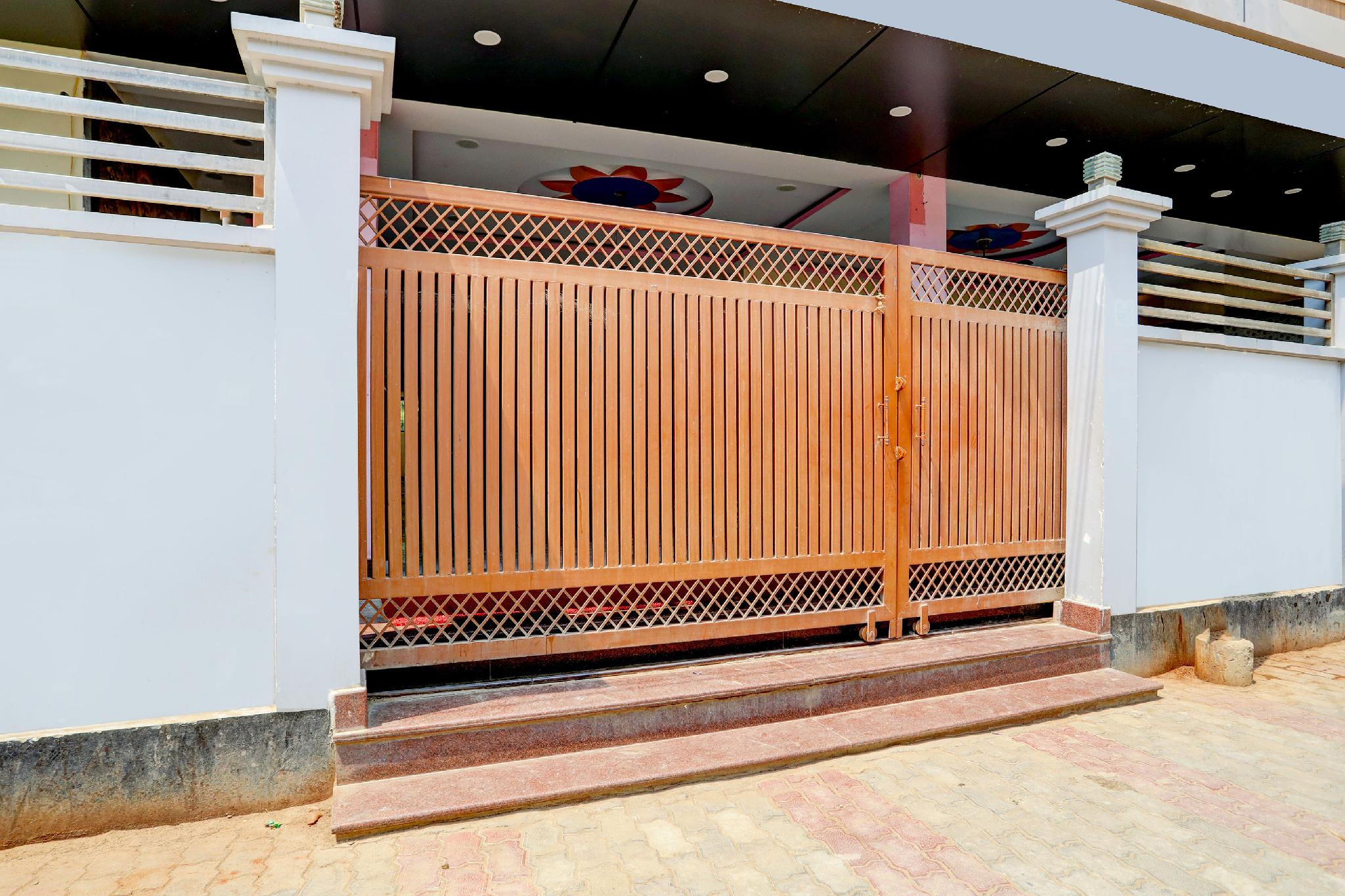 OYO Flagship Hotel Gc Inn in Varanasi | 2025 Updated prices, deals ...