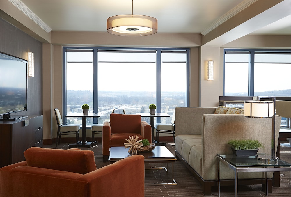 Marriott Milwaukee West in City of Pewaukee | 2025 Updated prices ...