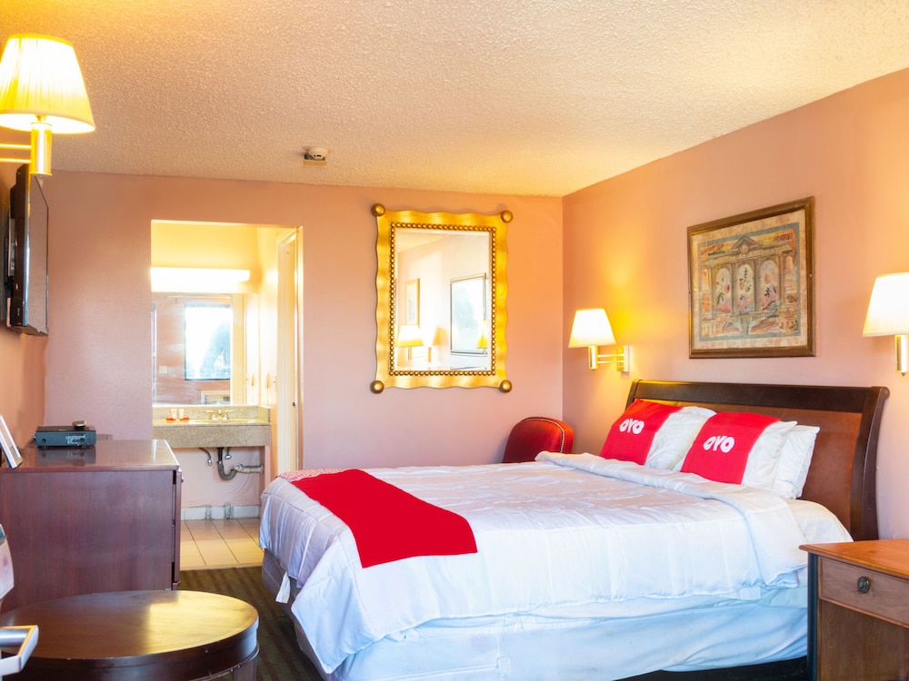 OYO Hotel Edison NJ Route 1 in Edison | 2024 Updated prices, deals ...