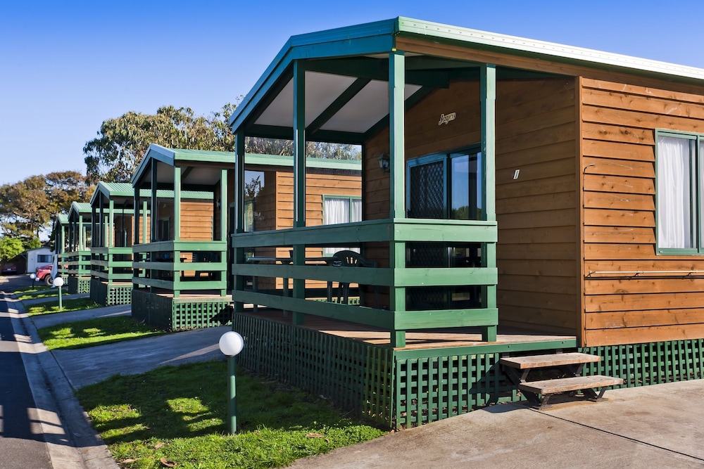 Portland Holiday Village in Portland | 2025 Updated prices, deals ...